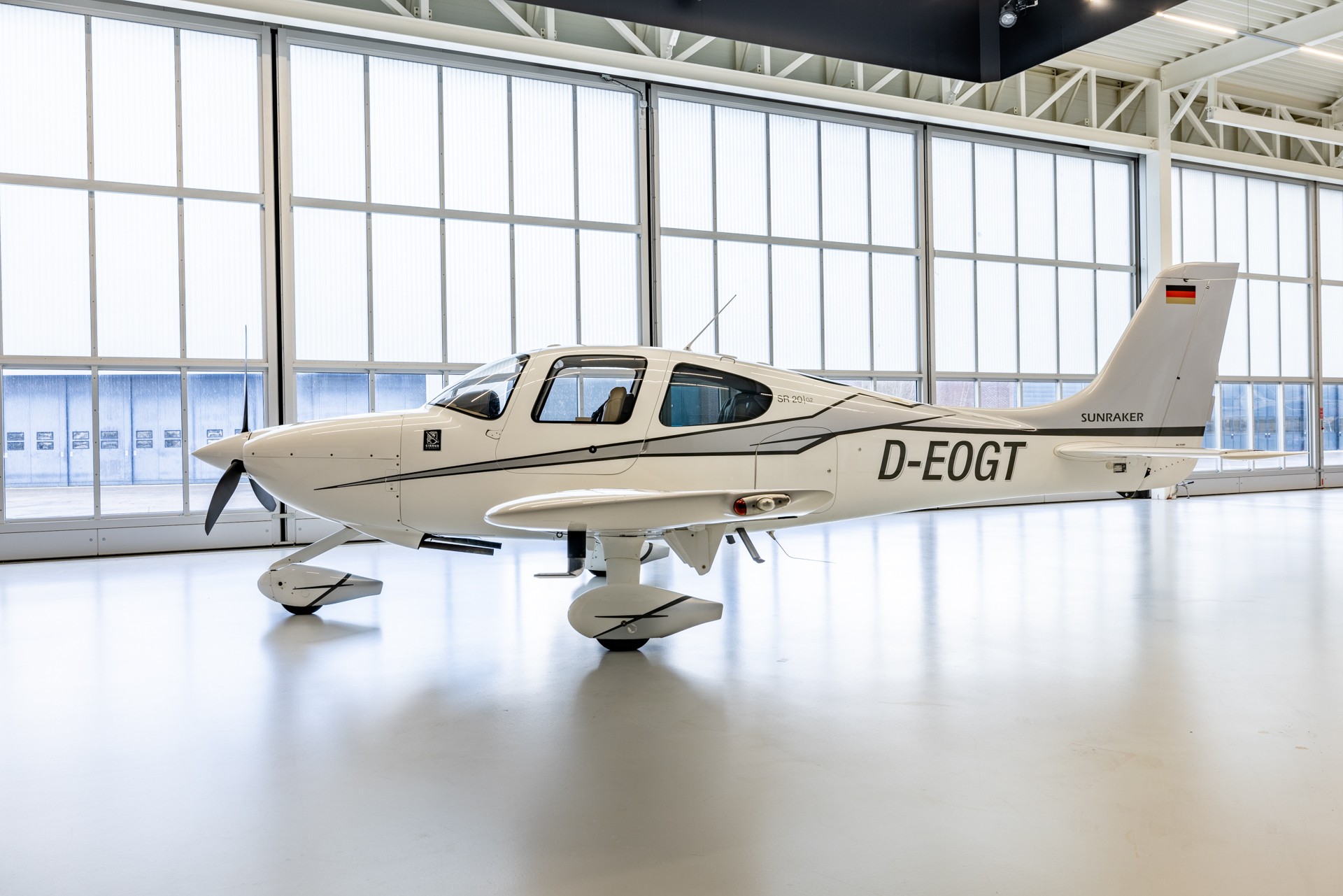 Cirrus SR20 G2 D-EOGT - Cirrus Sales & Service