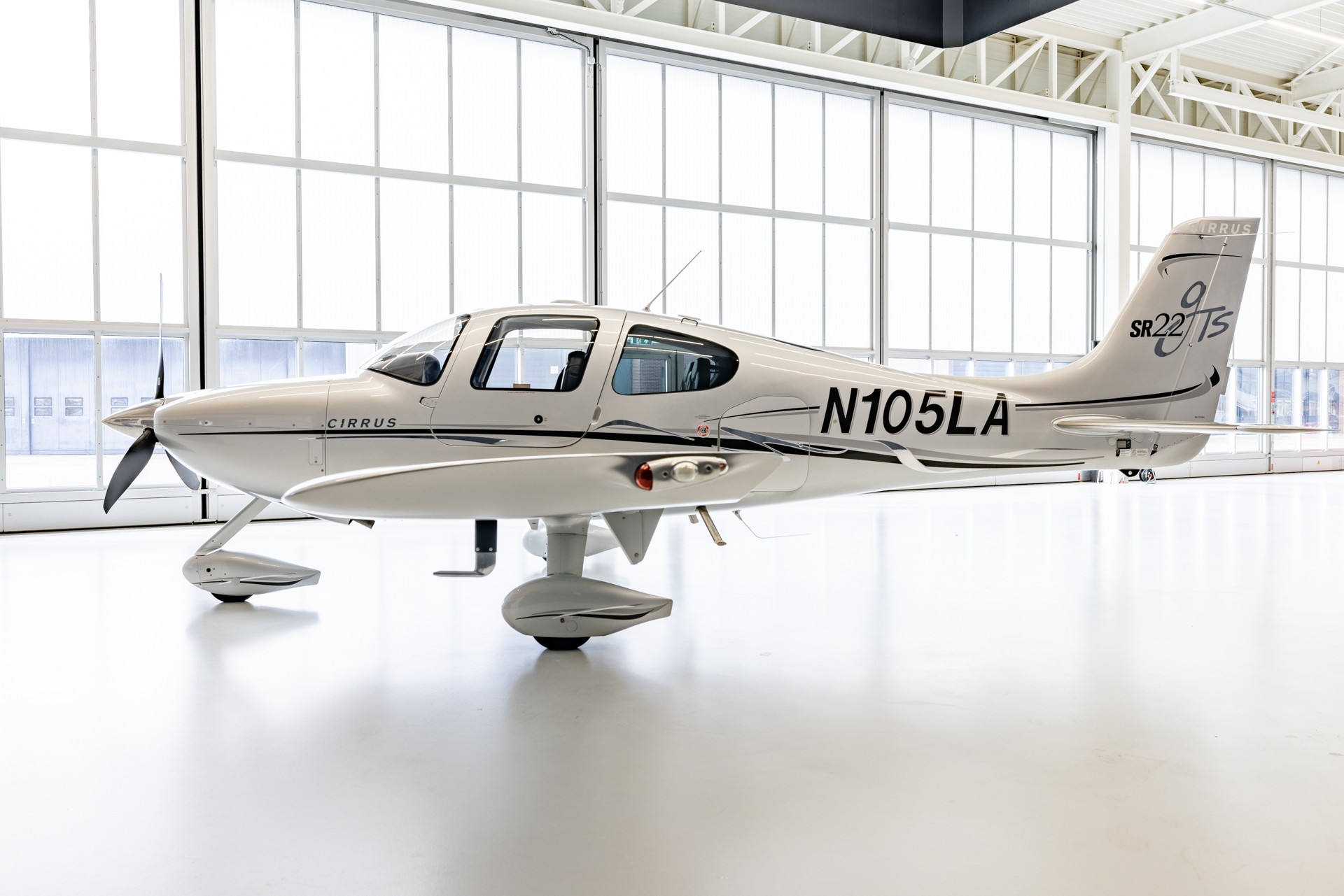 Cirrus SR22 G2 N105LA - Cirrus Sales & Service